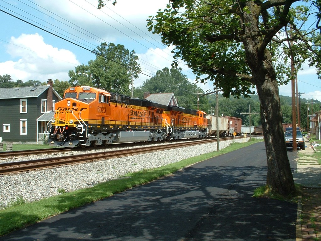 CSX Q368 with BNSF 6023-6028 is east at mp294